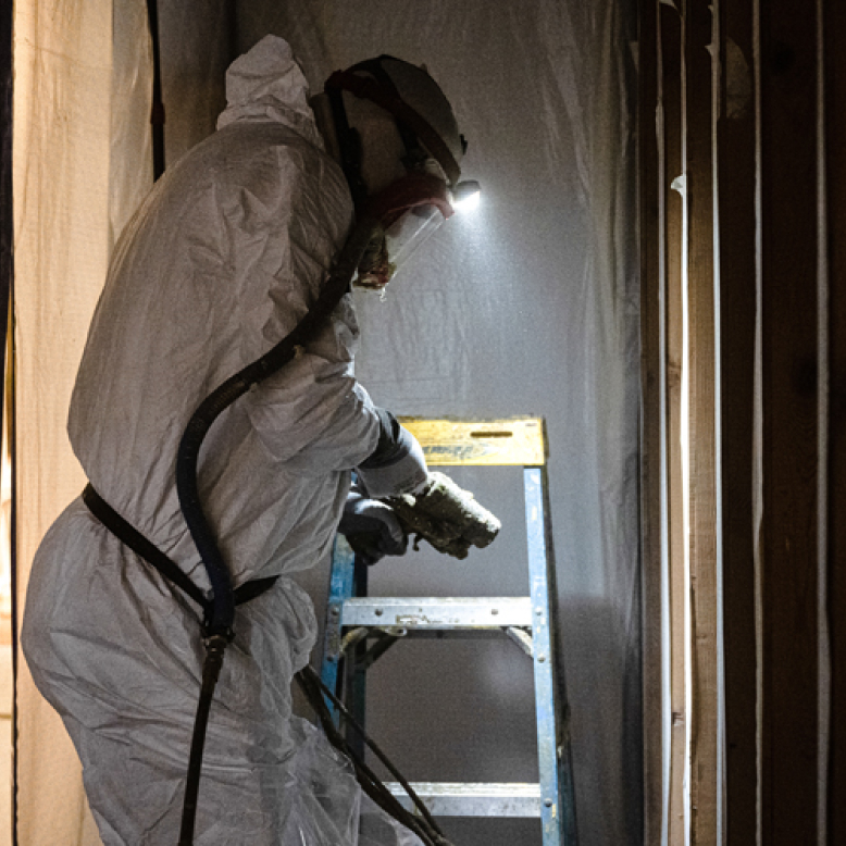 Cellulose & Spray Foam Insulation Hinsdale NH | Farnum Insulators